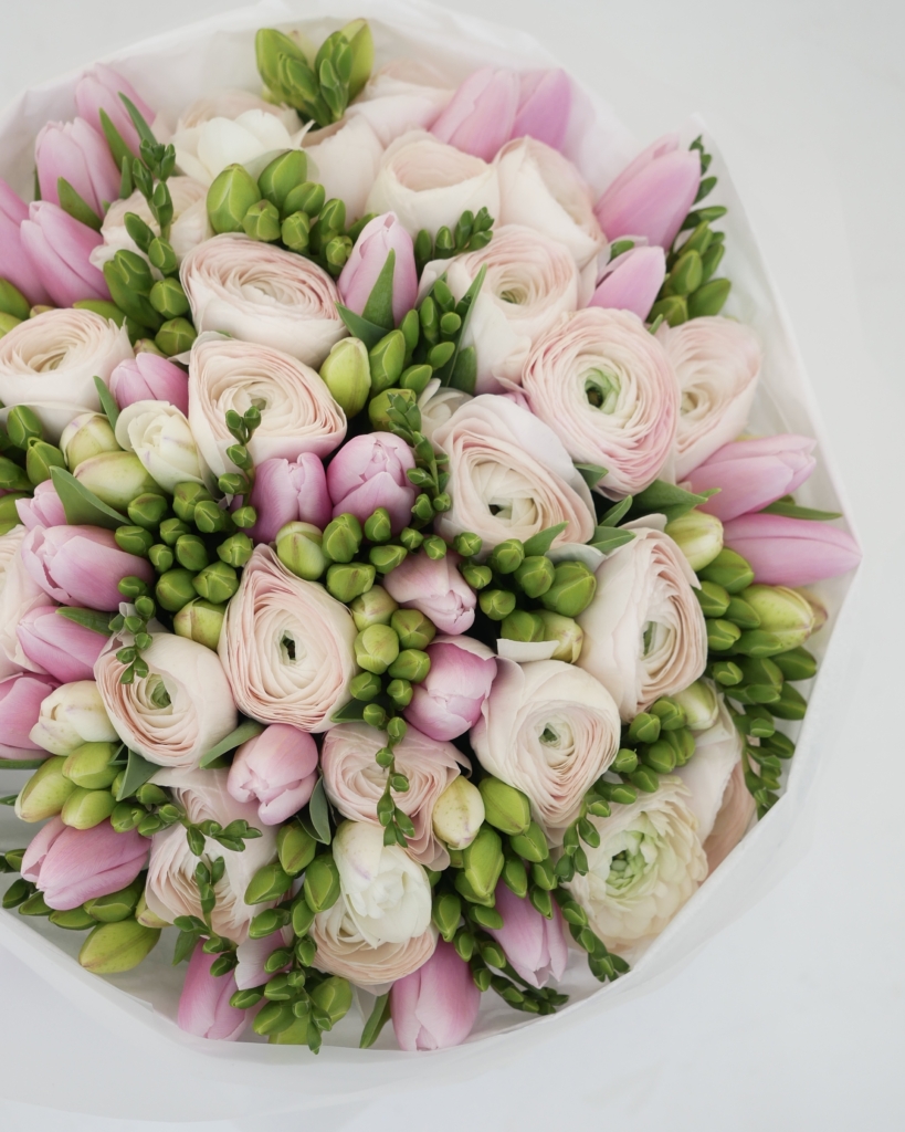 Buttercups, tulips, freesia - bloomflowers.pl